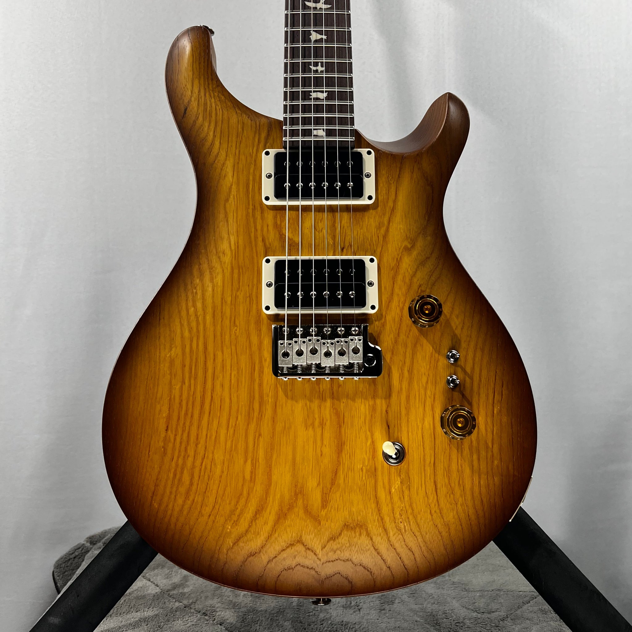 Limited-edition CE 24-08 Swamp Ash Electric Guitar - Satin Vintage Nat